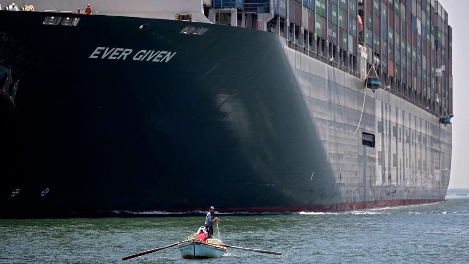 Canal de Suez : l'Ever Given reprend sa route | Radio-Canada.ca