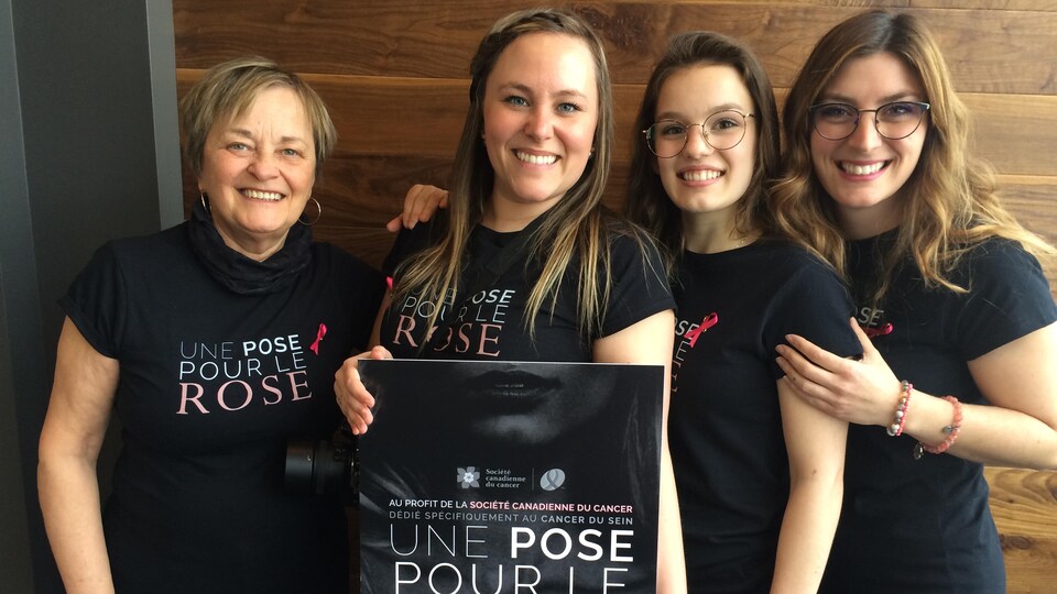 200 Nord-Côtières posent pour le rose | ICI Radio-Canada.ca