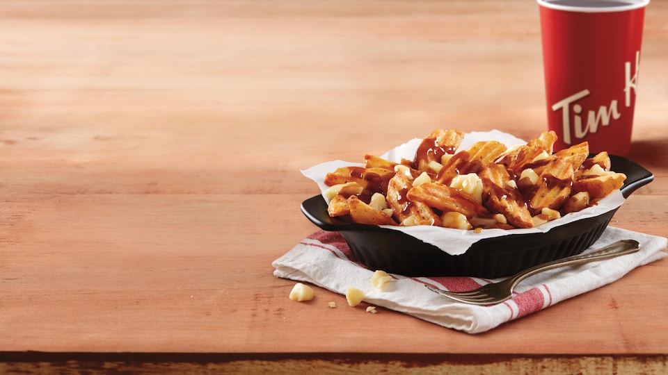 La poutine arrive chez Tim Hortons | Radio-Canada.ca