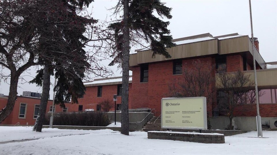 Les défis des prisons en temps de pandémie | Coronavirus : Ontario ...