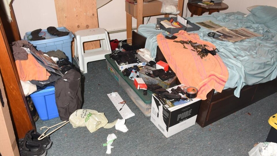 Procès de Matthew Raymond : présentation de photos de la scène de crime ...