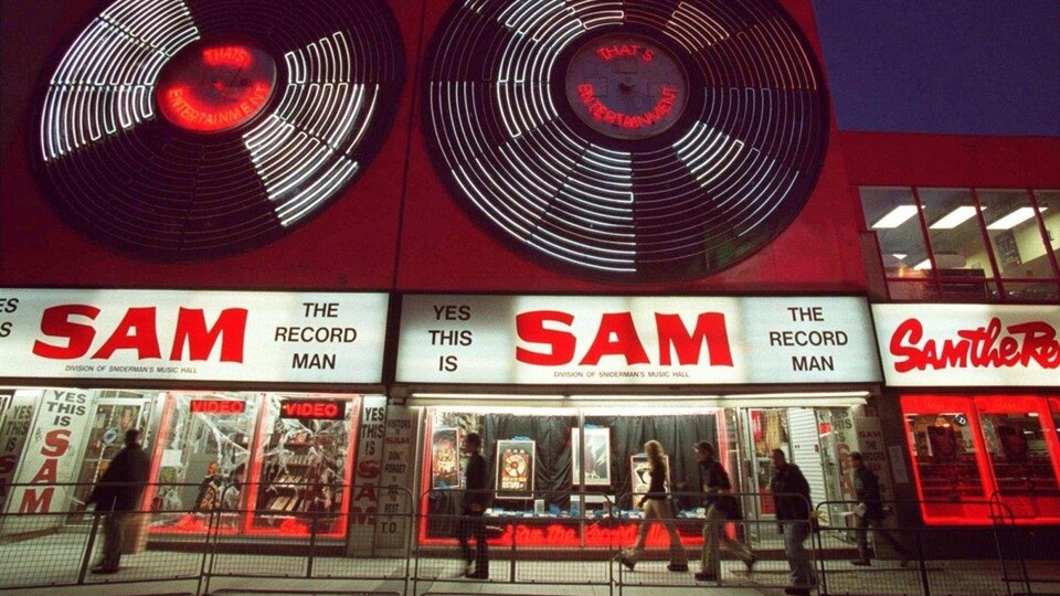 L’enseigne de Sam The Record Man reprendra vie sur le square Yonge ...