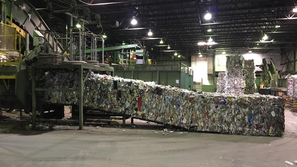Nos matières recyclables s'entassent-elles dans un centre de tri