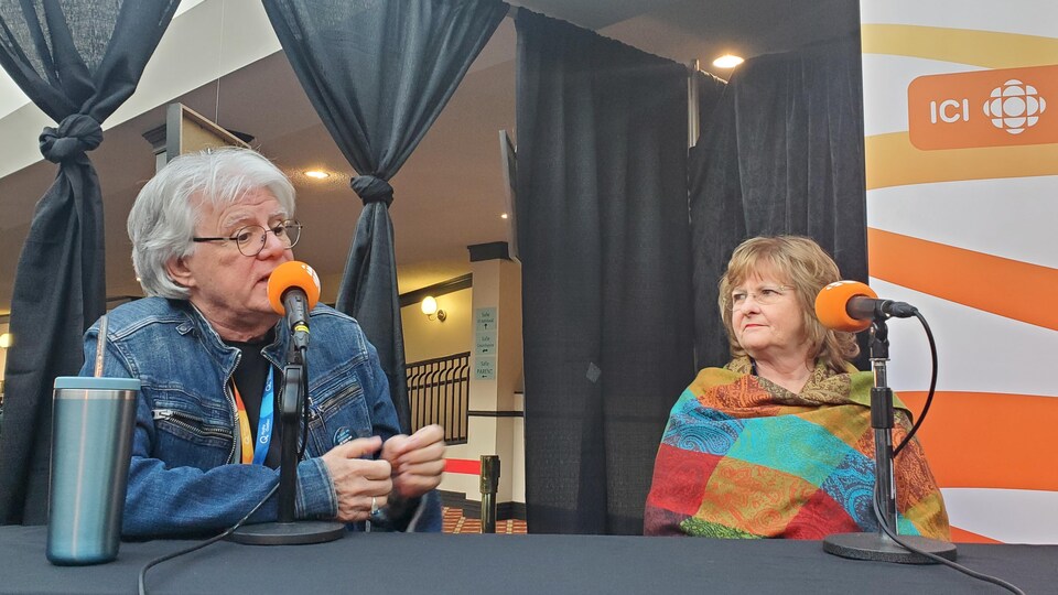 Une pirate informatique, un tueur à gages et un enquêteur. Discussion ...