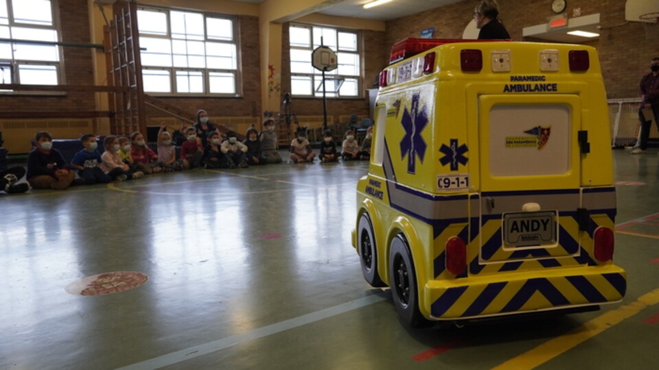 Un robot ambulance dans les écoles de l’Outaouais | Radio-Canada.ca
