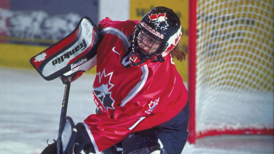 La championne olympique Sami Jo Small raconte les débuts du hockey ...