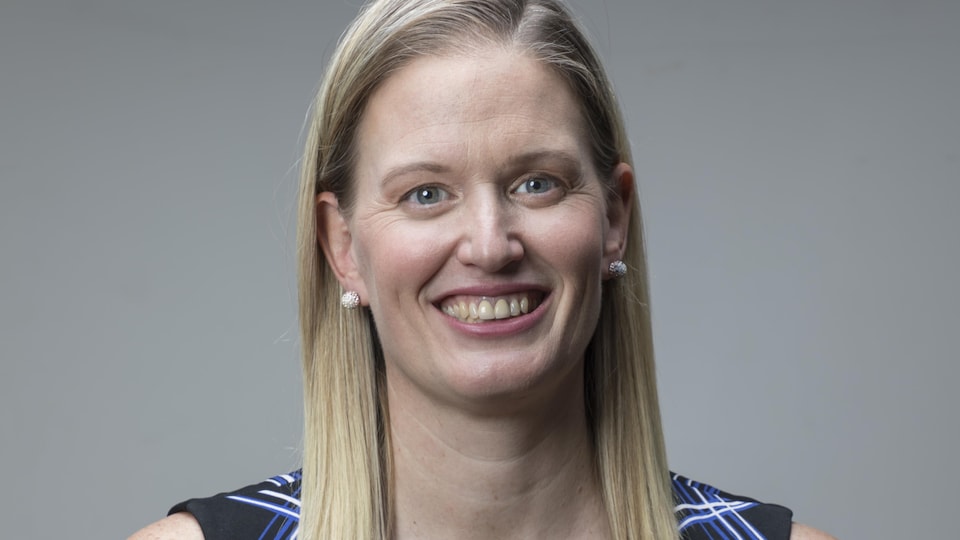 La championne olympique Sami Jo Small raconte les débuts du hockey ...