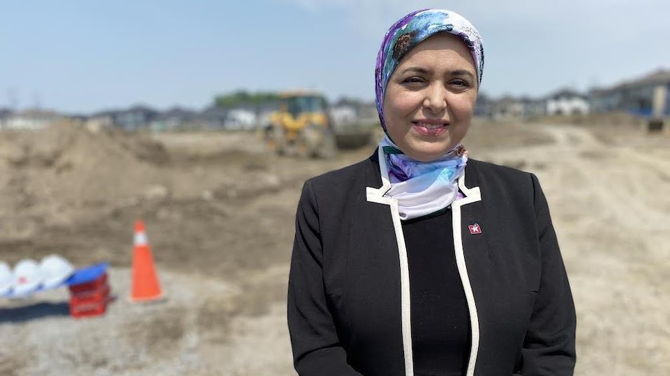 Premières pelletées de terre pour deux écoles francophones dans l’ouest d’Ottawa | Radio-Canada.ca