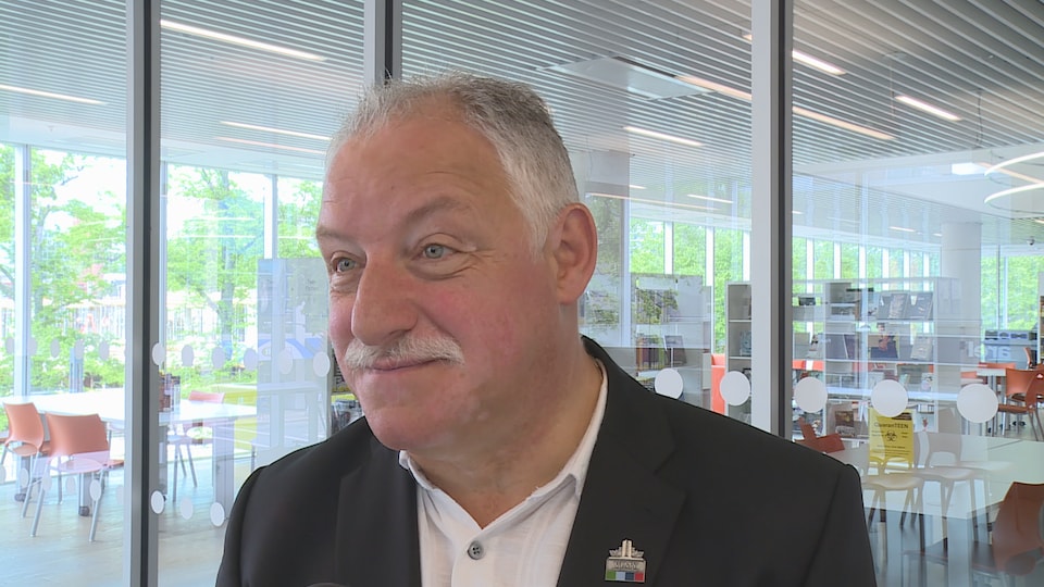 Des groupes unissent leurs efforts pour sauver le laboratoire ...