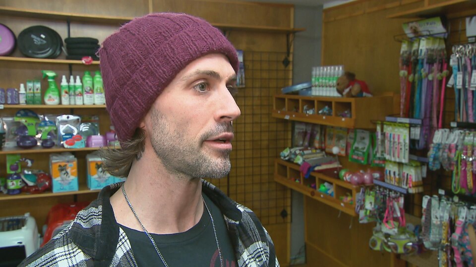 Les fidèles moustachus au bord du gouffre | Radio-Canada.ca