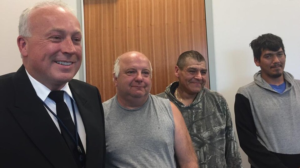 Trois pêcheurs naufragés rescapés par un traversier dans le détroit de Cabot | Radio-Canada.ca