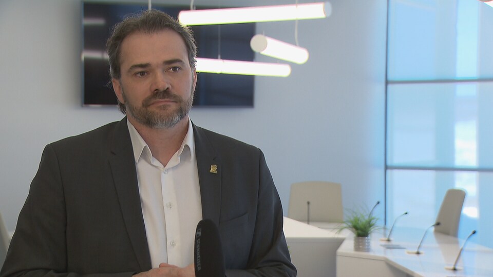 Simon Rousseau devient le nouveau directeur général de la Ville de ...