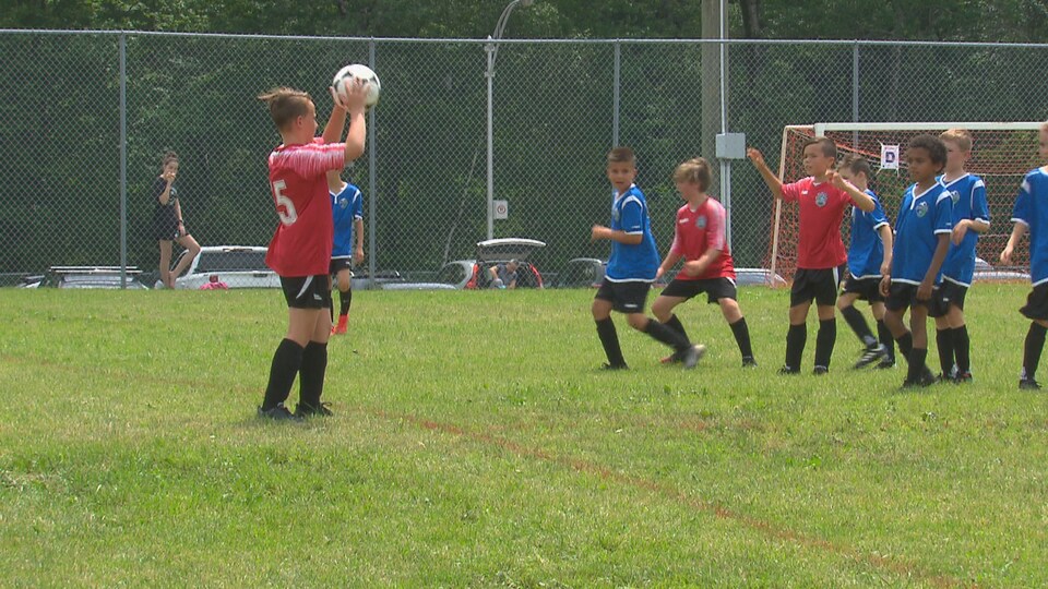 Les parties de soccer et de baseball sont de retour en Estrie | Radio ...