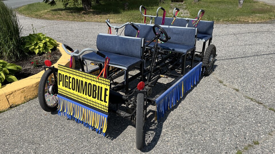 Sur la route des vacances : Sainte-Germaine en Pigeonmobile