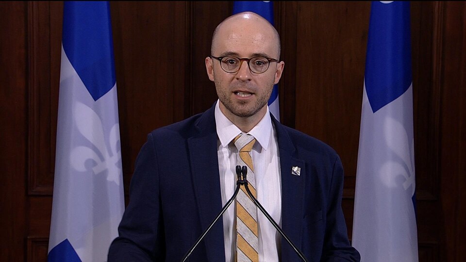 Derrière le débat sur le serment au roi | Radio-Canada.ca