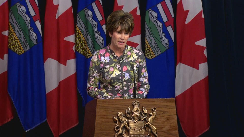 L’Alberta veut contester le plafonnement fédéral des émissions du ...