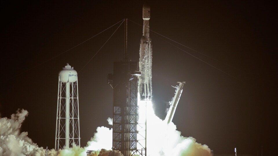 Décollage Réussi Dune Fusée Spacex Avec 24 Satellites à Son Bord