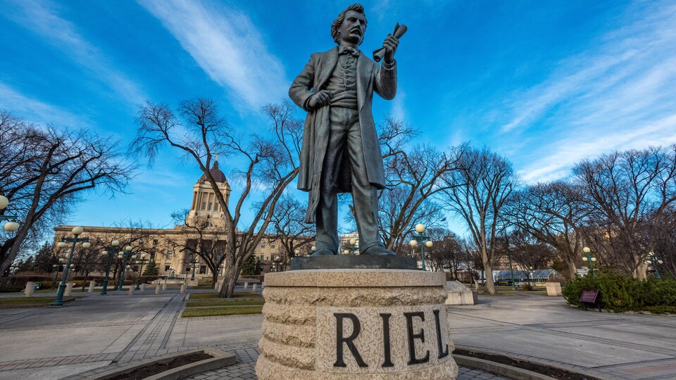Le gouvernement provisoire de Louis Riel sculpté par Miguel Joyal | ICI ...