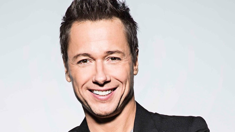 Stéphane Rousseau à la barre du talk-show qui remplacera En mode ...