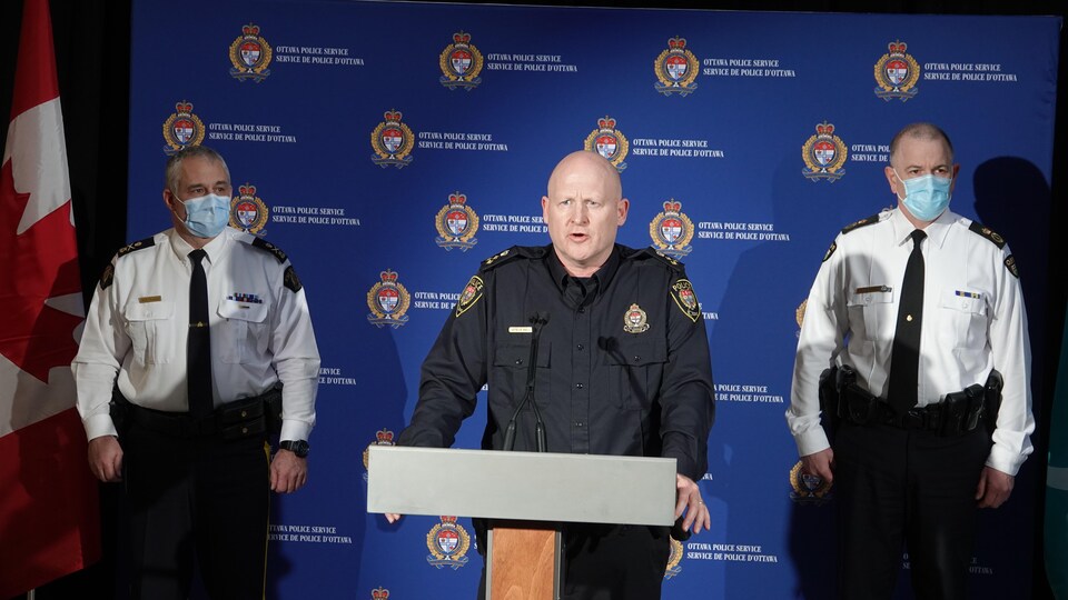 La police d’Ottawa établit un périmètre de sécurité au centre-ville ...