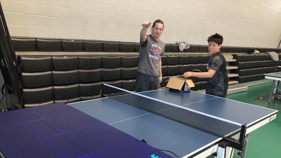 École Manikanetish : un programme de tennis de table