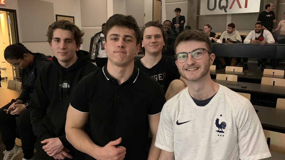 Une ambiance survoltée pour la finale de la Coupe du monde de soccer à ...