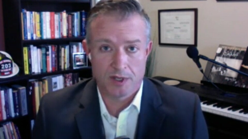 Des pompiers et des ambulanciers albertains dénoncent la vaccination ...