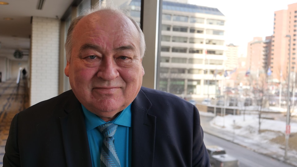 Le premier ministre des T.N.-O. Bob McLeod ne se représentera pas ...