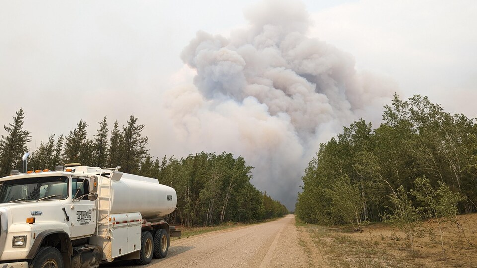Un feu de forêt prend de l’ampleur dans le parc national Wood Buffalo ...