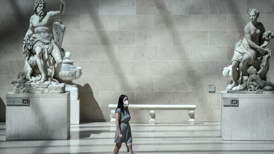 La fréquentation du Louvre en chute libre | Coronavirus | Radio-Canada.ca