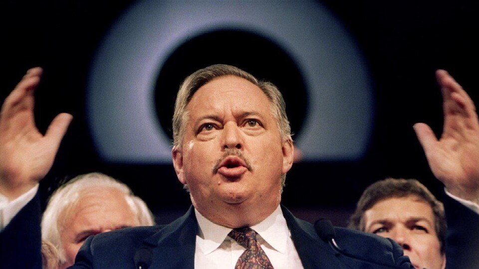 Dévoilement du monument en hommage à Jacques Parizeau | Radio-Canada.ca