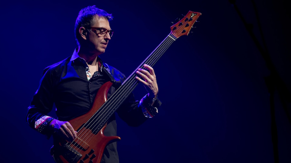 Le bassiste de Saint-Éloi Alain Caron membre de l'Ordre du Canada