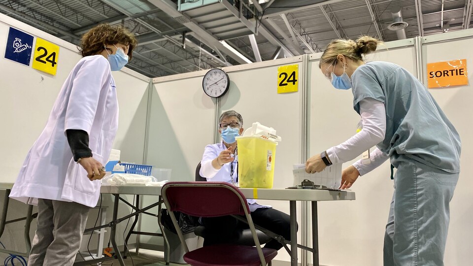 COVID-19 : début de la vaccination de masse, Gisèle Lévesque reçoit sa ...
