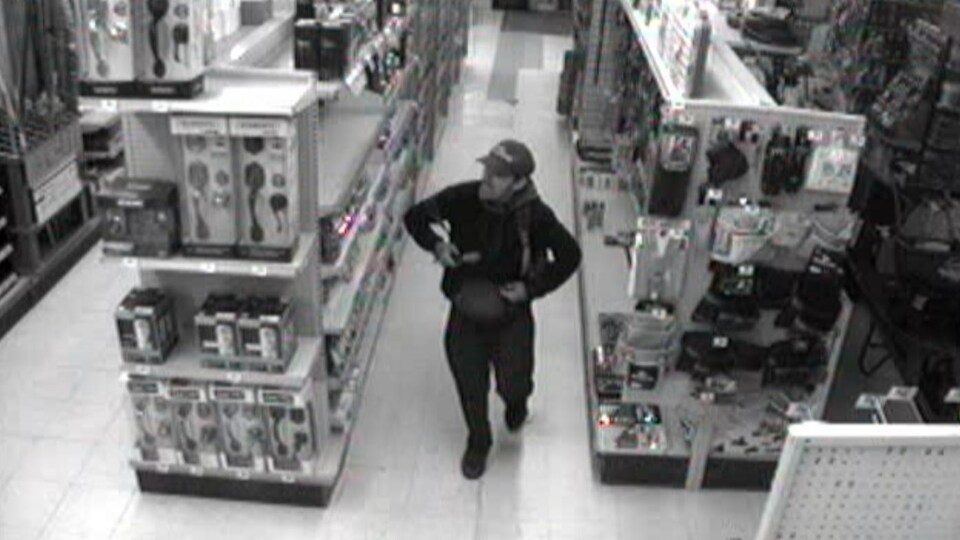 Un voleur de quincaillerie recherché | Radio-Canada.ca