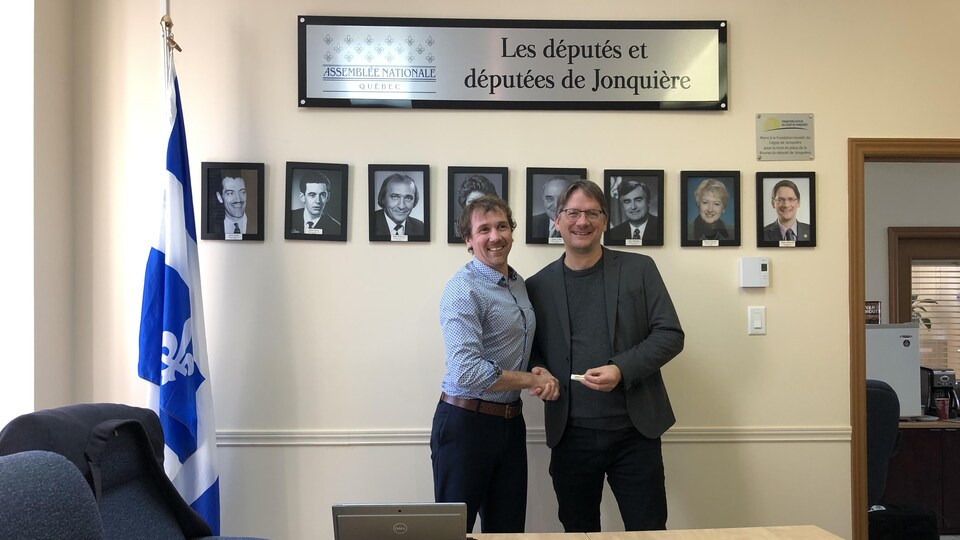 Sylvain Gaudreault transmet ses dossiers à son successeur Yannick ...