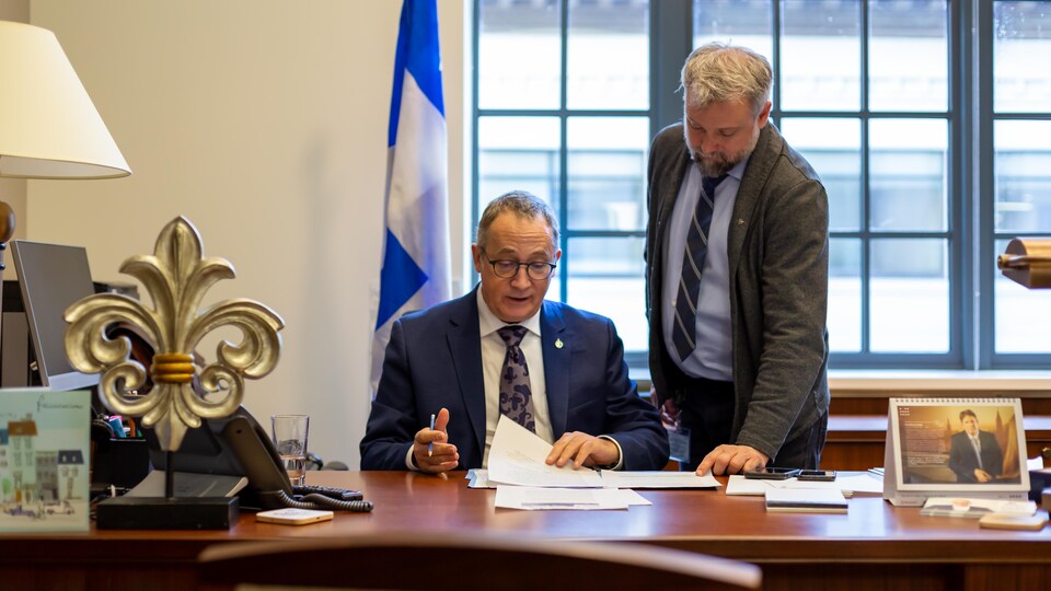 Pandémie et gouvernement minoritaire : bilan des députés sortants de la ...