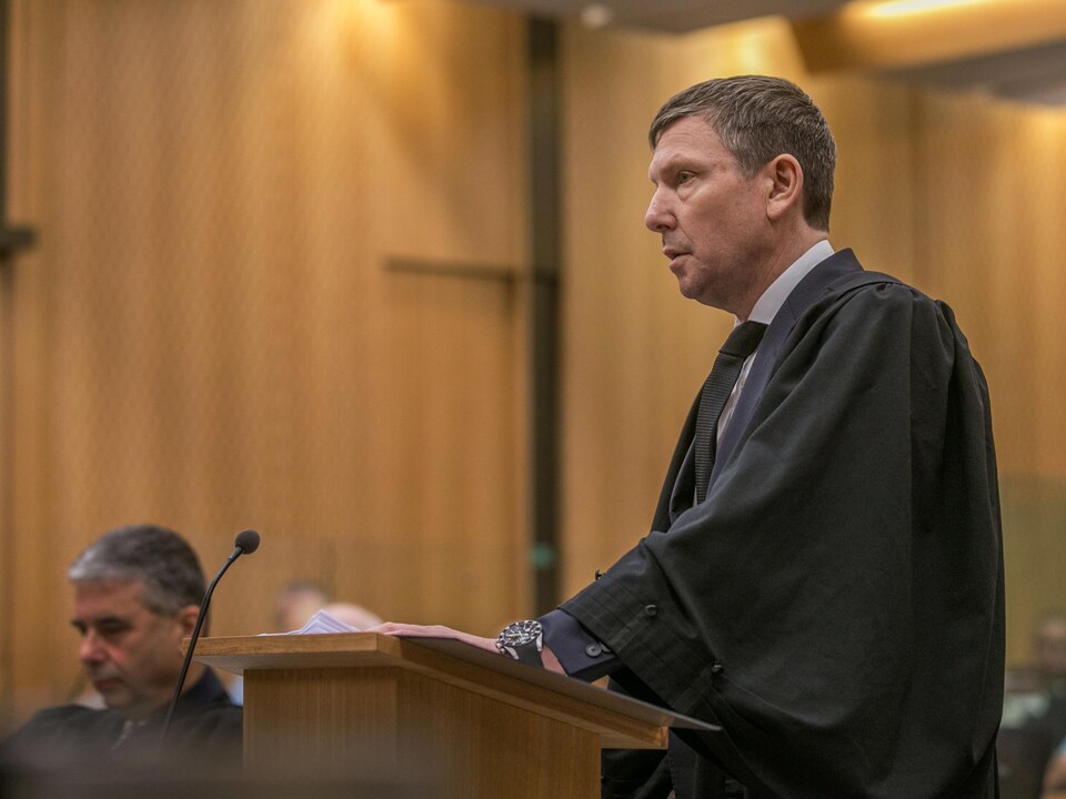 Le tueur des mosquées de Christchurch impassible devant le récit de son ...