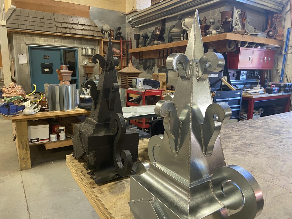 La ferblanterie traditionnelle, un métier qui se perd au Québec | Radio ...