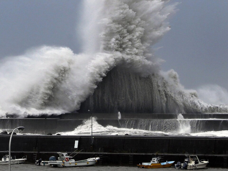 Le Japon frappé par le plus violent typhon en 25 ans | ICI Radio-Canada.ca