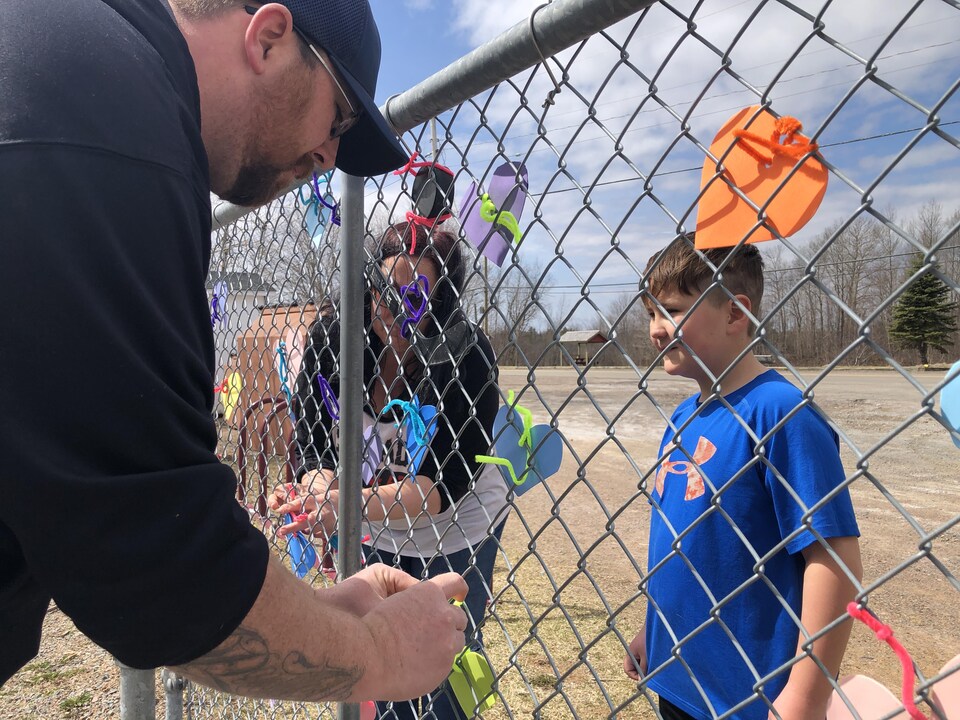 Les Canadiens invités à s'habiller en rouge à la mémoire des victimes ...