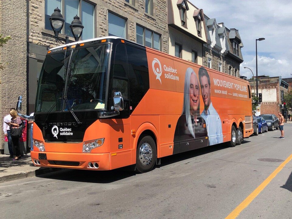 À quoi ressemblent les autocars des chefs durant la campagne électorale ...