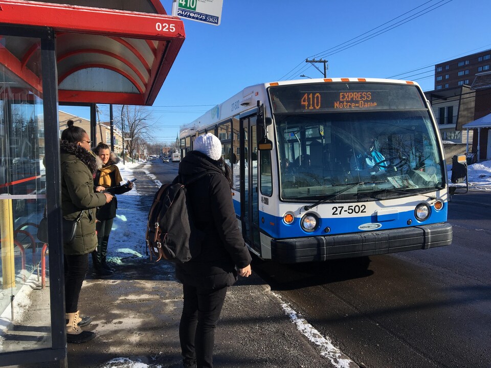 Le système pour suivre un autobus de la STM en temps réel connaît ...