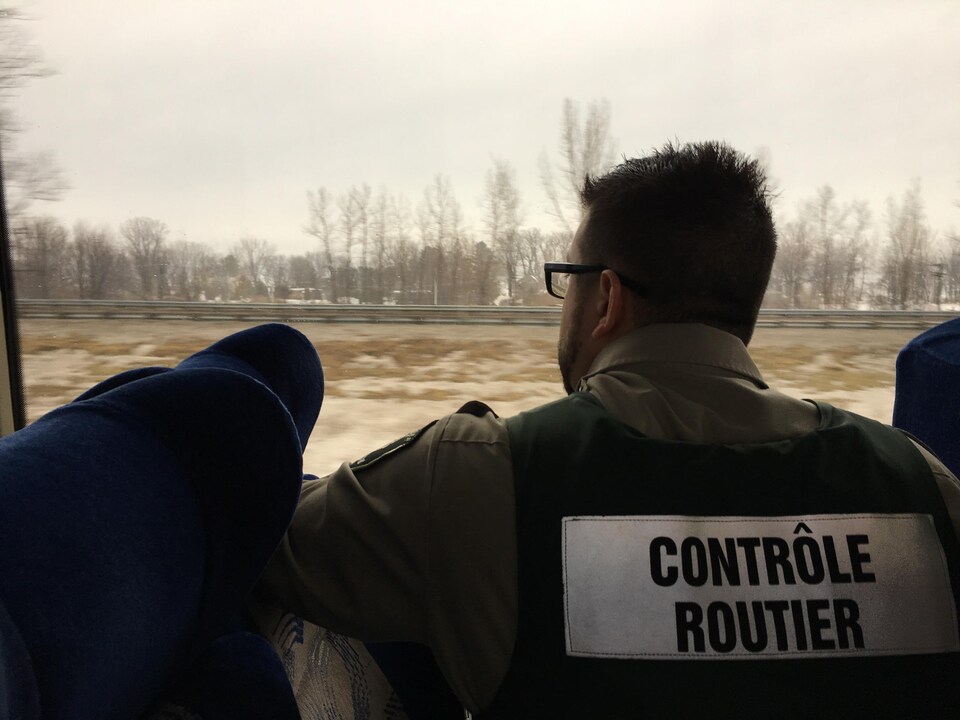 En autobus pour lutter contre le cellulaire au volant | Radio-Canada.ca