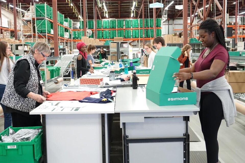 Hausse du salaire minimum à 16 $ chez Simons, une décision applaudie ...