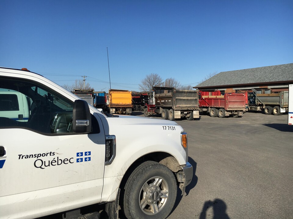 Les camionneurs artisans de l'Est-du-Québec dans la rue | Radio-Canada.ca