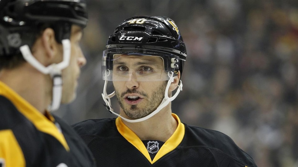 Maxim Lapierre s'alignera avec le Canada à la Coupe Spengler | Radio ...
