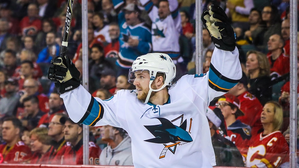 Chris Tierney et les Sharks prolongent de deux ans leur association ...