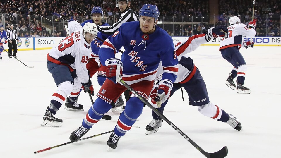 Les Rangers prolongent d'un an leur entente avec Cody McLeod | Radio ...