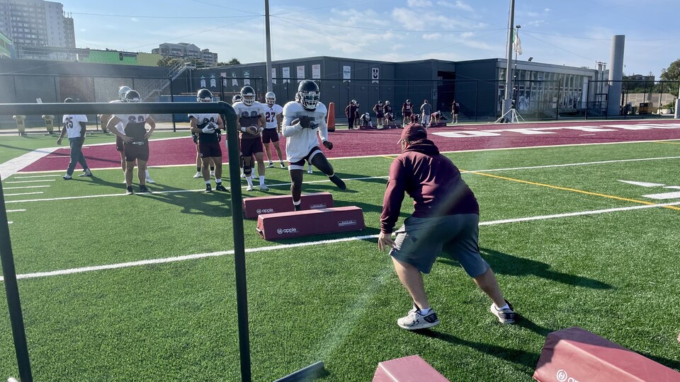 Une semaine de deuils pour le programme de football des Gee-Gees d ...