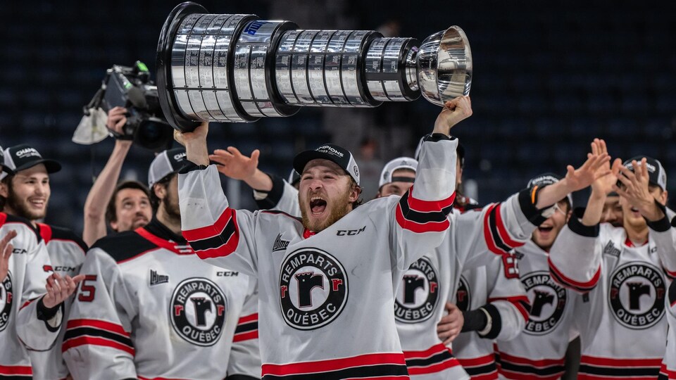 Stéphane Robidas vibre au rythme de son fils à la Coupe Memorial ...